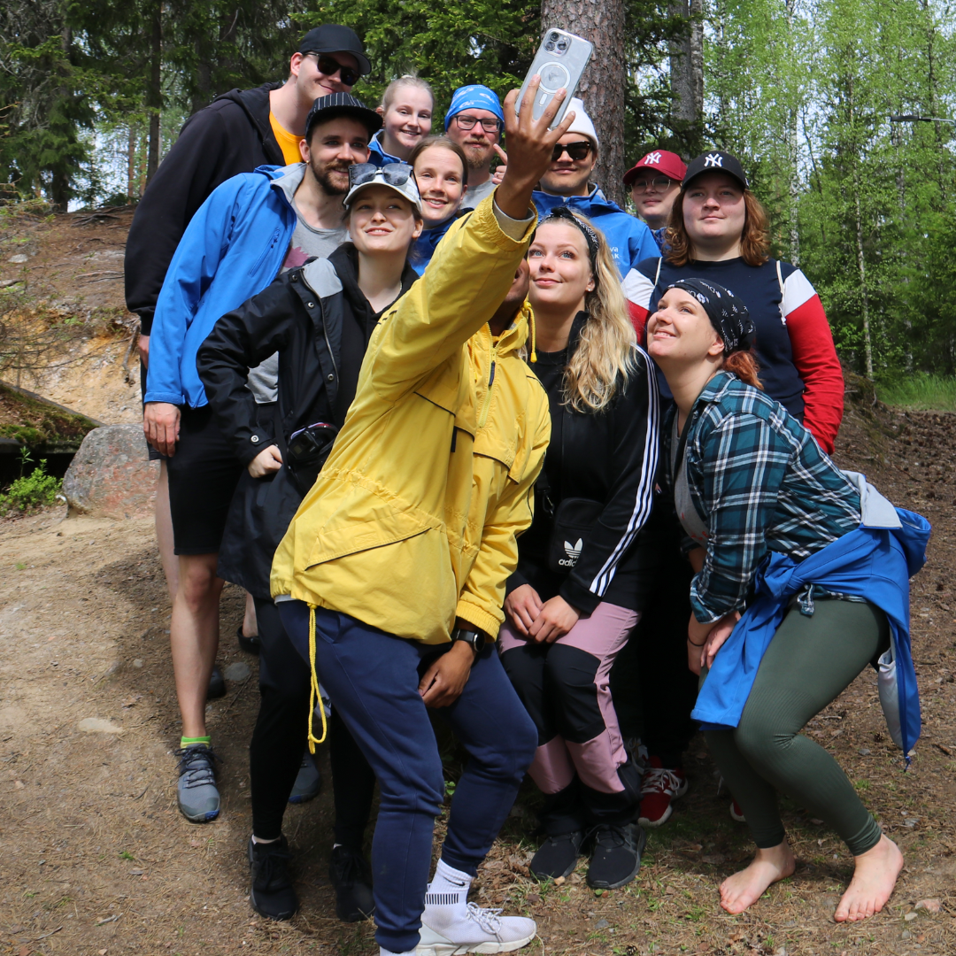 Haemme leirinjohtajaa ja vastuuohjaajaa · KLVL